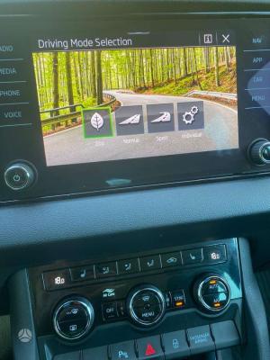 Pelēks Skoda Karoq 2022 Viļņa, ar dzinēja tilpumu 1.50 L un nobraukumu 115 tūkst. km par 22300 €, foto 7 vietnē AUTOMOTO.COM.LV