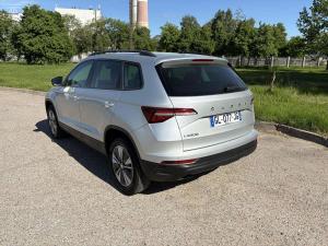 Grey Skoda Karoq 2022 in Kaunas, with an engine capacity of 1.97 L and mileage of 190 thousand km for 16300 €, photo 5 on AUTOMOTO.COM.LV