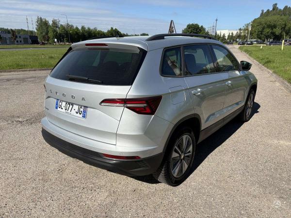 Grey Skoda Karoq 2022 in Kaunas, with an engine capacity of 1.97 L and mileage of 190 thousand km for 16300 €, photo 5 on AUTOMOTO.COM.LV