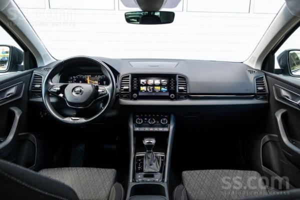 Skoda Karoq 2022 in Riga on AUTOMOTO.COM.LV Grey Skoda Karoq 2022 in Riga, with an engine capacity of 1.50 L and mileage of 134 thousand km for 21950 €, photo 10 on AUTOMOTO.COM.LV
