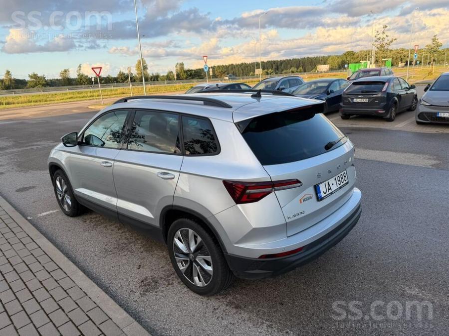 Grey Skoda Karoq 2022 in Riga, with an engine capacity of 2.00 L and mileage of 193 thousand km for 20800 €, photo 4 on AUTOMOTO.COM.LV