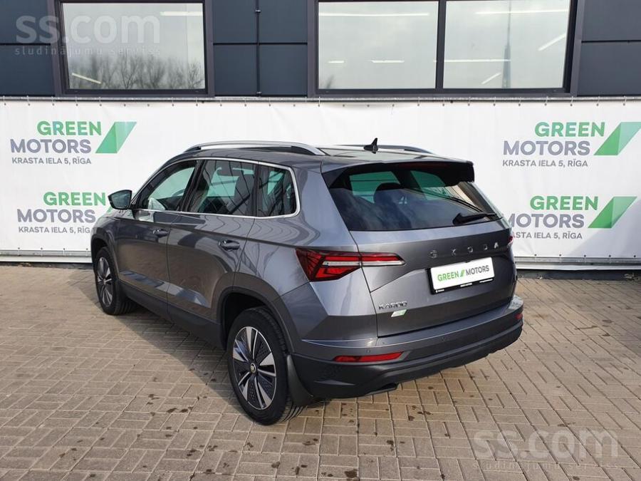 Grey Skoda Karoq 2023 in Riga, with an engine capacity of 1.50 L and mileage of 31 thousand km for 28900 €, photo 4 on AUTOMOTO.COM.LV