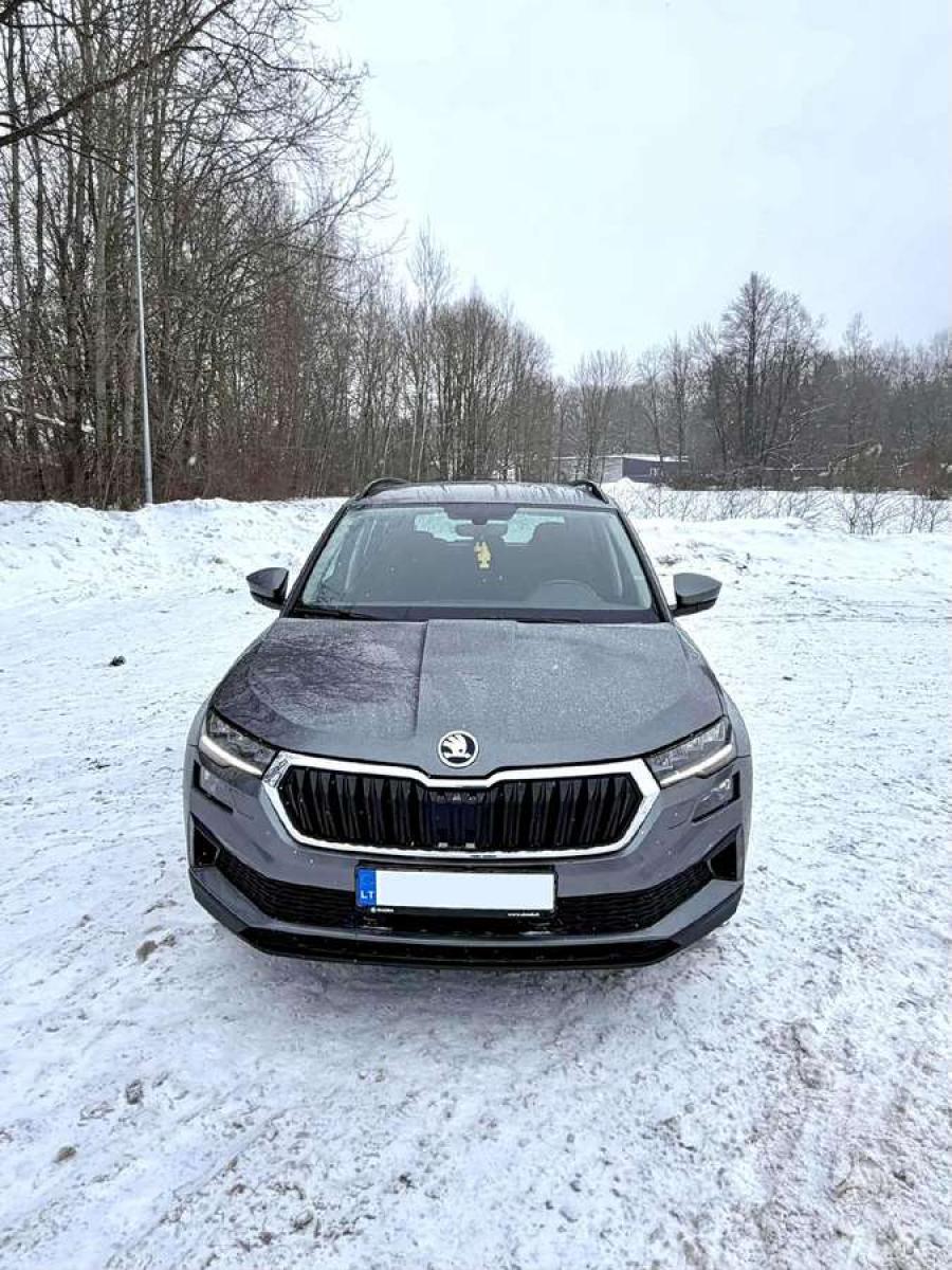Grey Skoda Karoq 2023 in Kedainiai, with an engine capacity of 1.97 L and mileage of 133 thousand km for 23200 €, photo 2 on AUTOMOTO.COM.LV