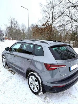 Grey Skoda Karoq 2023 in Kedainiai, with an engine capacity of 1.97 L and mileage of 133 thousand km for 23200 €, photo 3 on AUTOMOTO.COM.LV