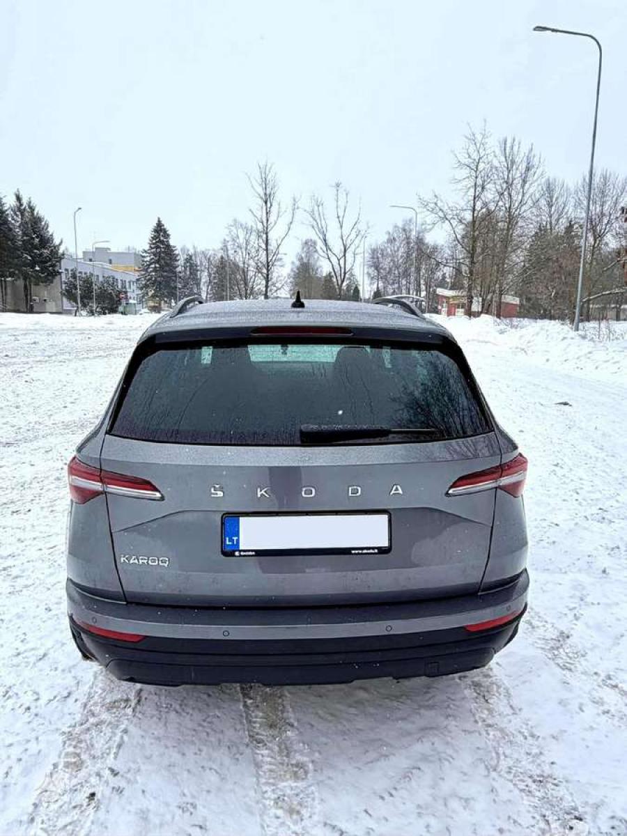 Grey Skoda Karoq 2023 in Kedainiai, with an engine capacity of 1.97 L and mileage of 133 thousand km for 23200 €, photo 4 on AUTOMOTO.COM.LV