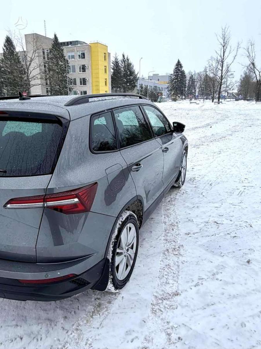 Grey Skoda Karoq 2023 in Kedainiai, with an engine capacity of 1.97 L and mileage of 133 thousand km for 23200 €, photo 6 on AUTOMOTO.COM.LV