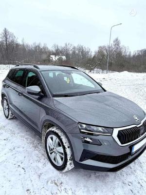 Grey Skoda Karoq 2023 in Kedainiai, with an engine capacity of 1.97 L and mileage of 133 thousand km for 23200 €, photo 7 on AUTOMOTO.COM.LV