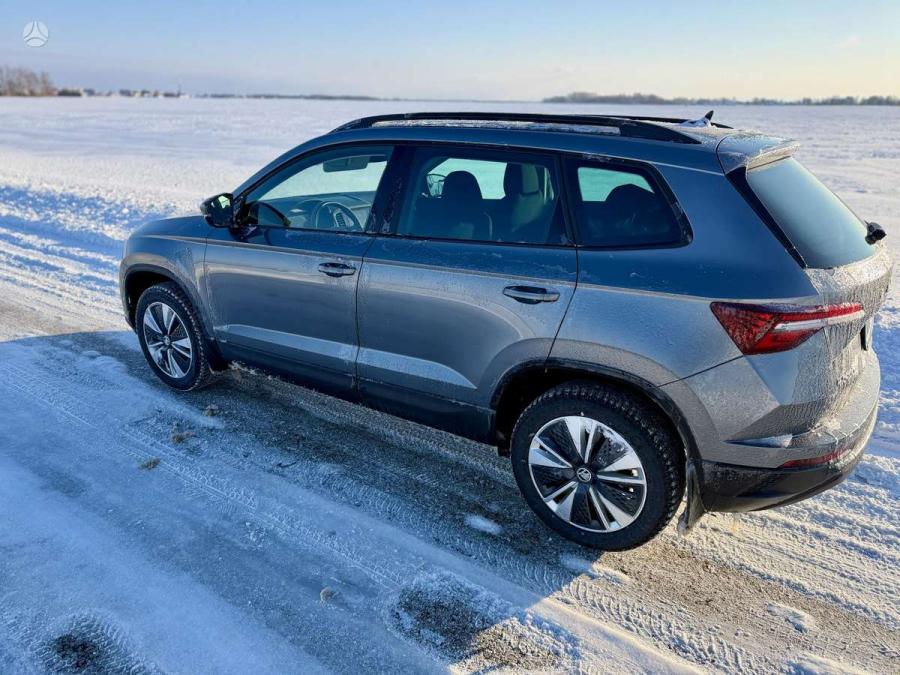 Pelēks Skoda Karoq 2023 Kauņa, ar dzinēja tilpumu 1.97 L un nobraukumu 128 tūkst. km par 23200 €, foto 3 vietnē AUTOMOTO.COM.LV