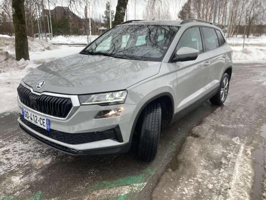 Grey Skoda Karoq 2023 in Taurage, with an engine capacity of 1.97 L and mileage of 133 thousand km for 18500 €, photo 3 on AUTOMOTO.COM.LV