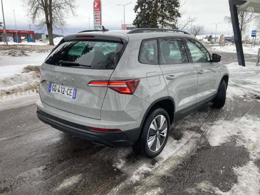 Grey Skoda Karoq 2023 in Taurage, with an engine capacity of 1.97 L and mileage of 133 thousand km for 18500 €, photo 7 on AUTOMOTO.COM.LV