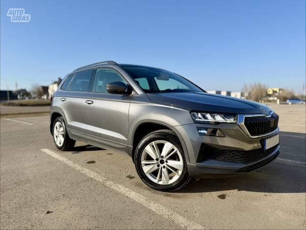 Pelēks Skoda Karoq 2023 Kauņa, ar dzinēja tilpumu 2.00 L un nobraukumu 126 tūkst. km par 19900 €, foto 1 vietnē AUTOMOTO.COM.LV