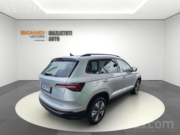 Pelēks Skoda Karoq 2023 Liepāja, ar dzinēja tilpumu 1.50 L un nobraukumu 42 tūkst. km par 21780 €, foto 6 vietnē AUTOMOTO.COM.LV