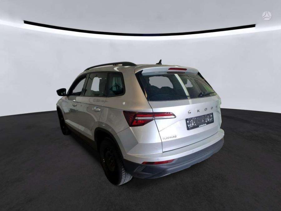 Grey Skoda Karoq 2023 in Kaunas, with an engine capacity of 1.97 L and mileage of 154 thousand km for 17900 €, photo 4 on AUTOMOTO.COM.LV