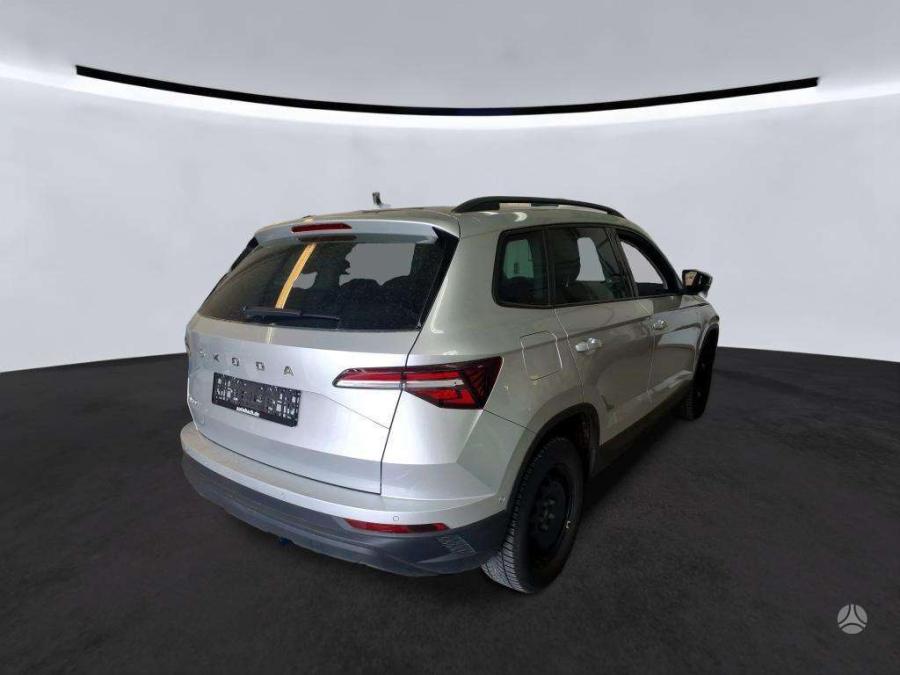 Grey Skoda Karoq 2023 in Kaunas, with an engine capacity of 1.97 L and mileage of 154 thousand km for 17900 €, photo 5 on AUTOMOTO.COM.LV