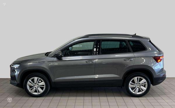 Grey Skoda Karoq 2023 in Kaunas, with an engine capacity of 1.97 L and mileage of 83 thousand km for 22400 €, photo 2 on AUTOMOTO.COM.LV