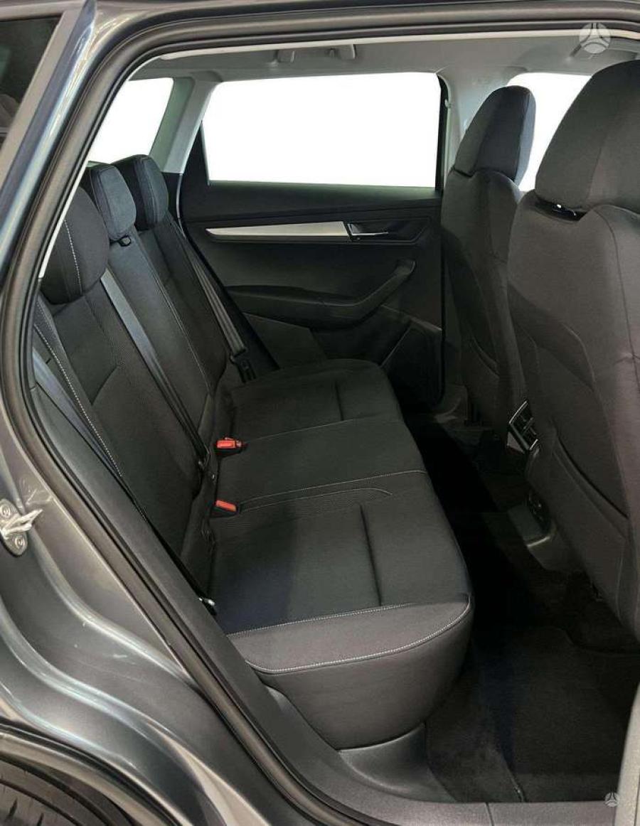 Pelēks Skoda Karoq 2023 Kauņa, ar dzinēja tilpumu 1.97 L un nobraukumu 83 tūkst. km par 22400 €, foto 8 vietnē AUTOMOTO.COM.LV