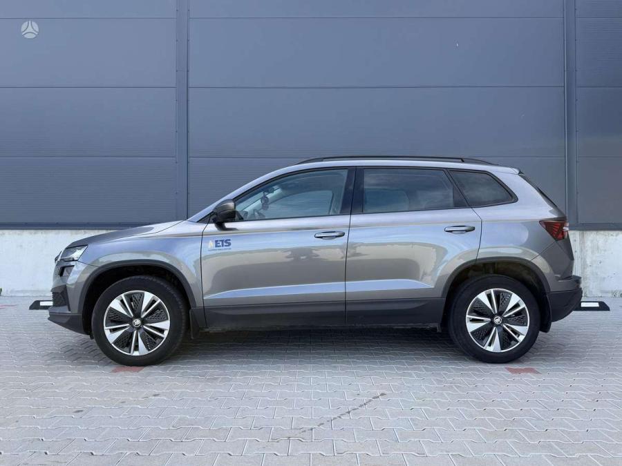 Grey Skoda Karoq 2023 in Siauliai, with an engine capacity of 1.97 L and mileage of 179 thousand km for 18200 €, photo 3 on AUTOMOTO.COM.LV