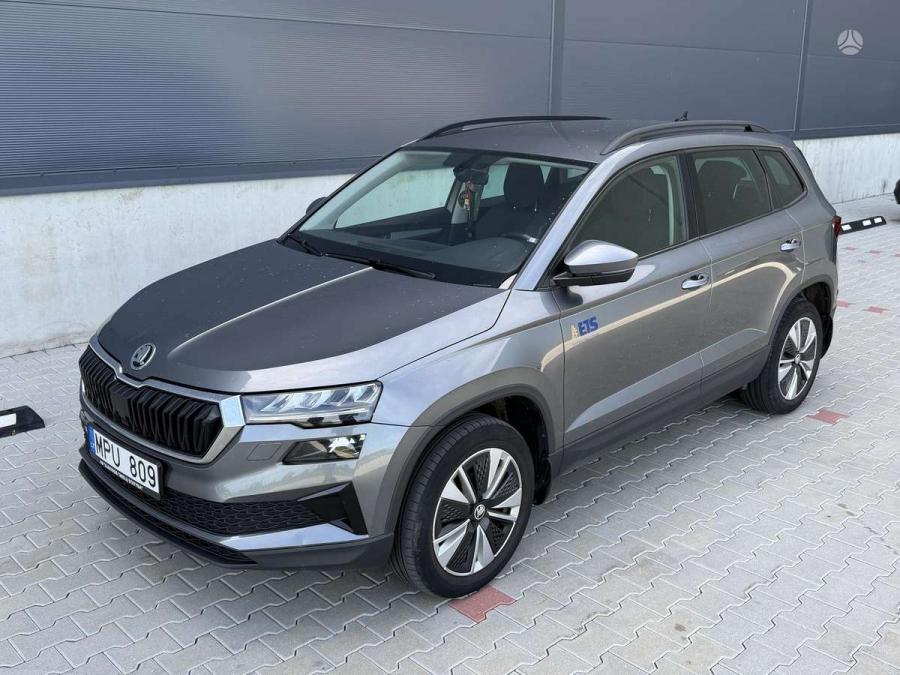 Grey Skoda Karoq 2023 in Siauliai, with an engine capacity of 1.97 L and mileage of 179 thousand km for 18200 €, photo 4 on AUTOMOTO.COM.LV