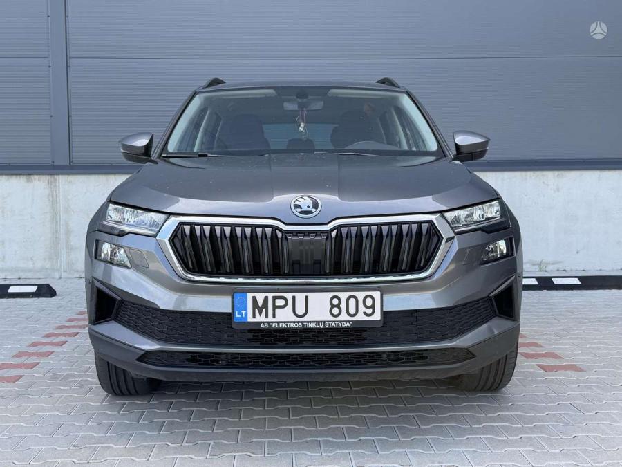 Grey Skoda Karoq 2023 in Siauliai, with an engine capacity of 1.97 L and mileage of 179 thousand km for 18200 €, photo 8 on AUTOMOTO.COM.LV