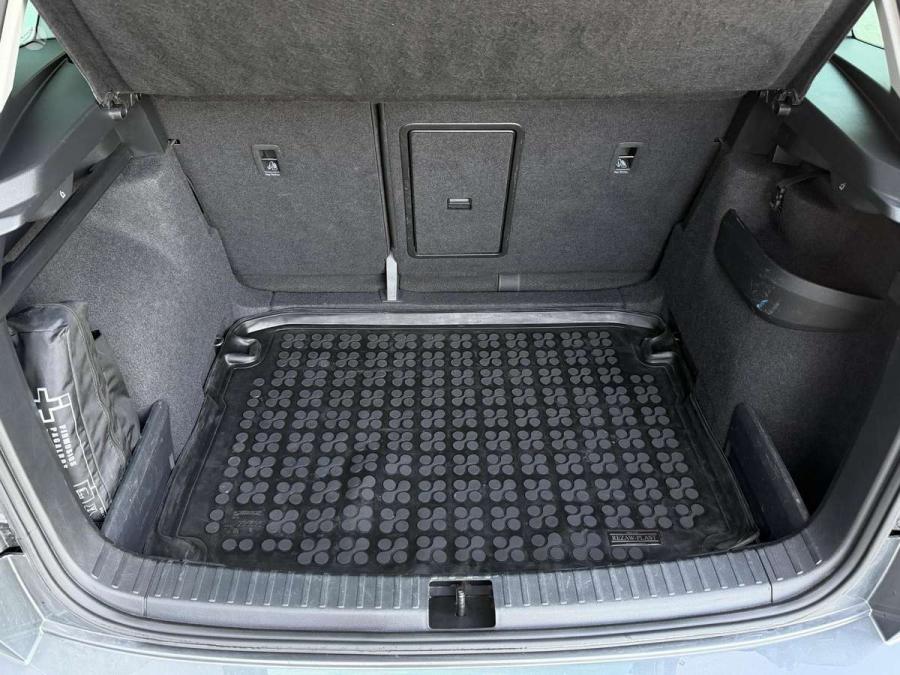 Grey Skoda Karoq 2023 in Siauliai, with an engine capacity of 1.97 L and mileage of 179 thousand km for 18200 €, photo 13 on AUTOMOTO.COM.LV