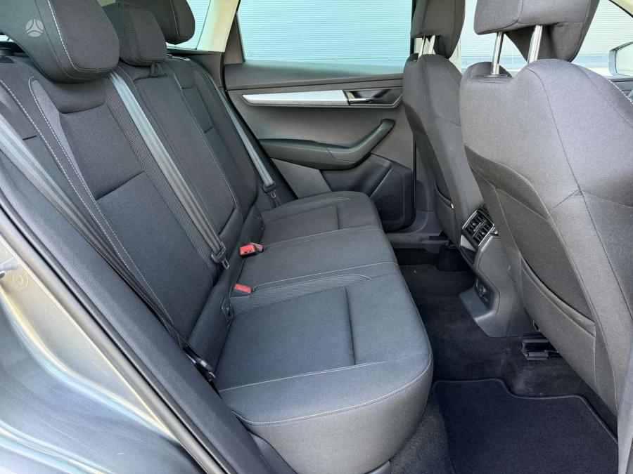 Grey Skoda Karoq 2023 in Siauliai, with an engine capacity of 1.97 L and mileage of 179 thousand km for 18200 €, photo 15 on AUTOMOTO.COM.LV
