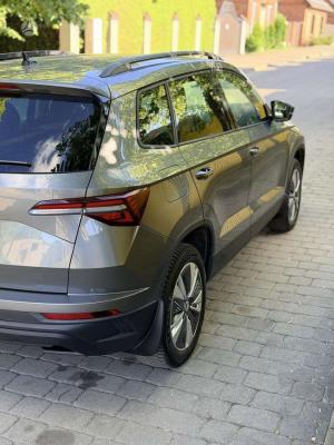 Grey Skoda Karoq 2023 in Kedainiai, with an engine capacity of 1.97 L and mileage of 131 thousand km for 21600 €, photo 5 on AUTOMOTO.COM.LV