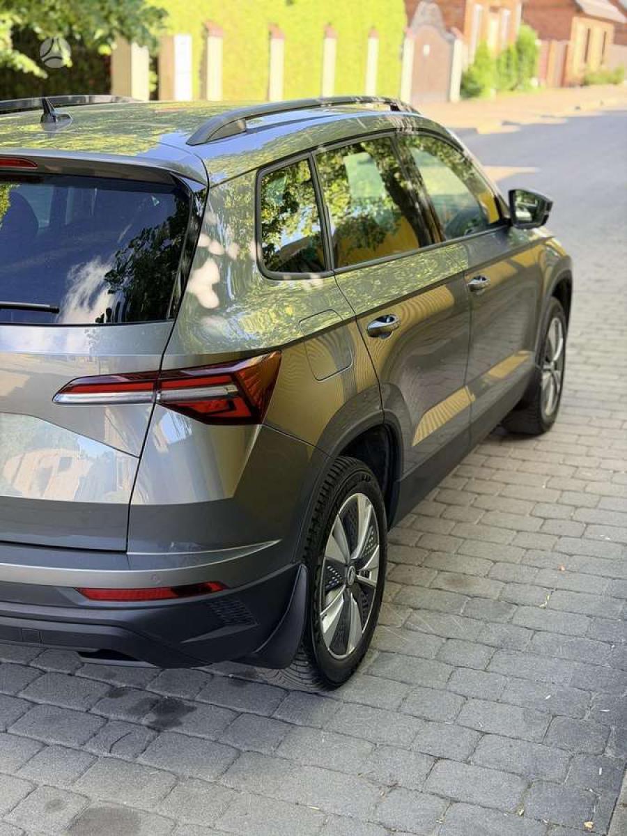 Grey Skoda Karoq 2023 in Kedainiai, with an engine capacity of 1.97 L and mileage of 131 thousand km for 21600 €, photo 5 on AUTOMOTO.COM.LV