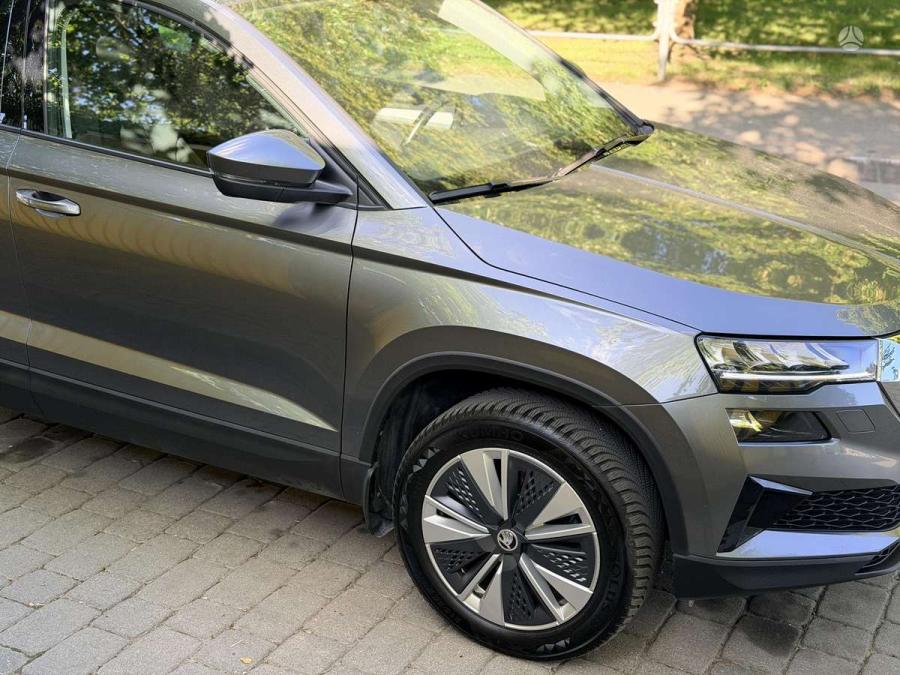 Grey Skoda Karoq 2023 in Kedainiai, with an engine capacity of 1.97 L and mileage of 131 thousand km for 21600 €, photo 8 on AUTOMOTO.COM.LV