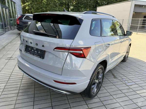 Grey Skoda Karoq 2023 in Kaunas, with an engine capacity of 1.50 L and mileage of 208 thousand km for 21900 €, photo 4 on AUTOMOTO.COM.LV