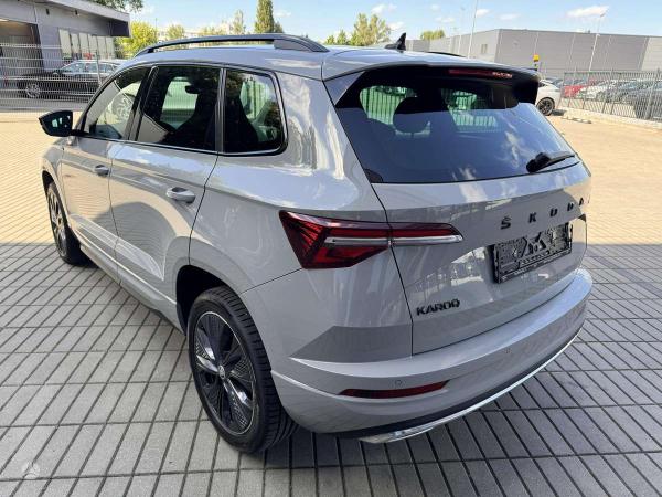 Grey Skoda Karoq 2023 in Kaunas, with an engine capacity of 1.50 L and mileage of 208 thousand km for 21900 €, photo 5 on AUTOMOTO.COM.LV