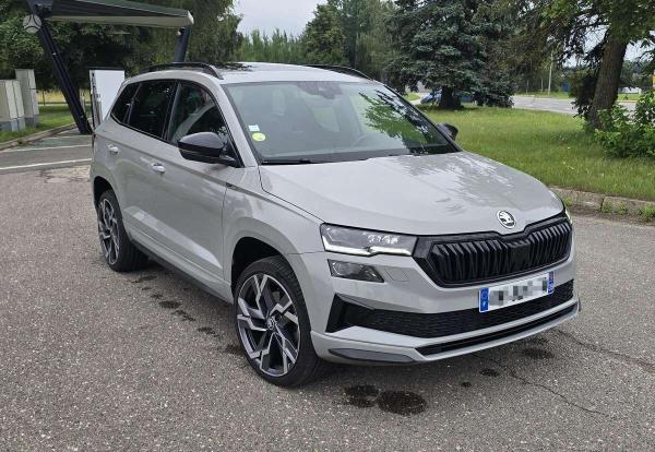 Серый Шкода Karoq 2023 в Таураге, объемом двигателя 1.97 л и пробегом 266 тыс. км за 17400 €, фото 1 на AUTOMOTO.COM.LV