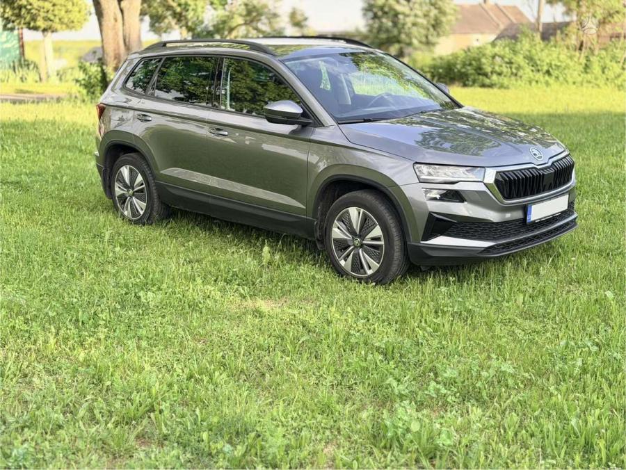 Grey Skoda Karoq 2023 in Kaunas, with an engine capacity of 1.97 L and mileage of 156 thousand km for 20500 €, photo 3 on AUTOMOTO.COM.LV