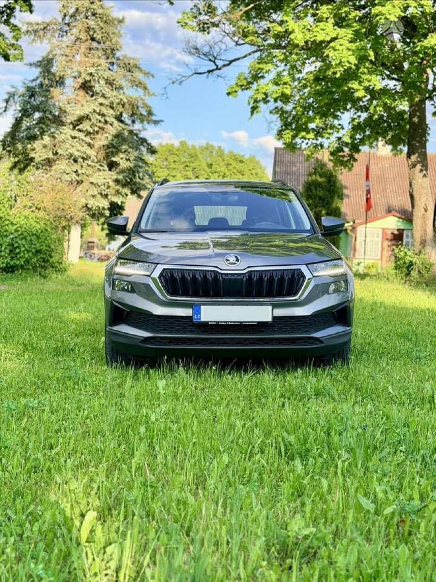 Grey Skoda Karoq 2023 in Kaunas, with an engine capacity of 1.97 L and mileage of 156 thousand km for 20500 €, photo 4 on AUTOMOTO.COM.LV