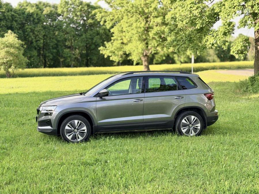 Grey Skoda Karoq 2023 in Kaunas, with an engine capacity of 1.97 L and mileage of 156 thousand km for 20500 €, photo 5 on AUTOMOTO.COM.LV