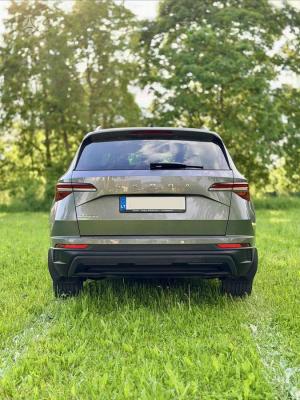 Grey Skoda Karoq 2023 in Kaunas, with an engine capacity of 1.97 L and mileage of 156 thousand km for 20500 €, photo 7 on AUTOMOTO.COM.LV