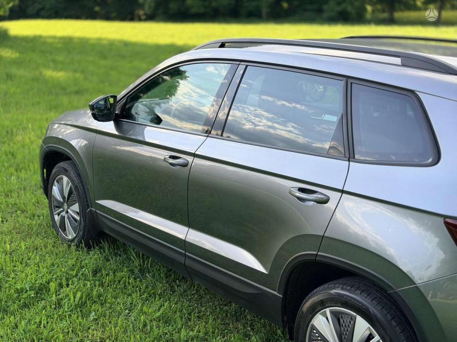 Grey Skoda Karoq 2023 in Kaunas, with an engine capacity of 1.97 L and mileage of 156 thousand km for 20500 €, photo 13 on AUTOMOTO.COM.LV