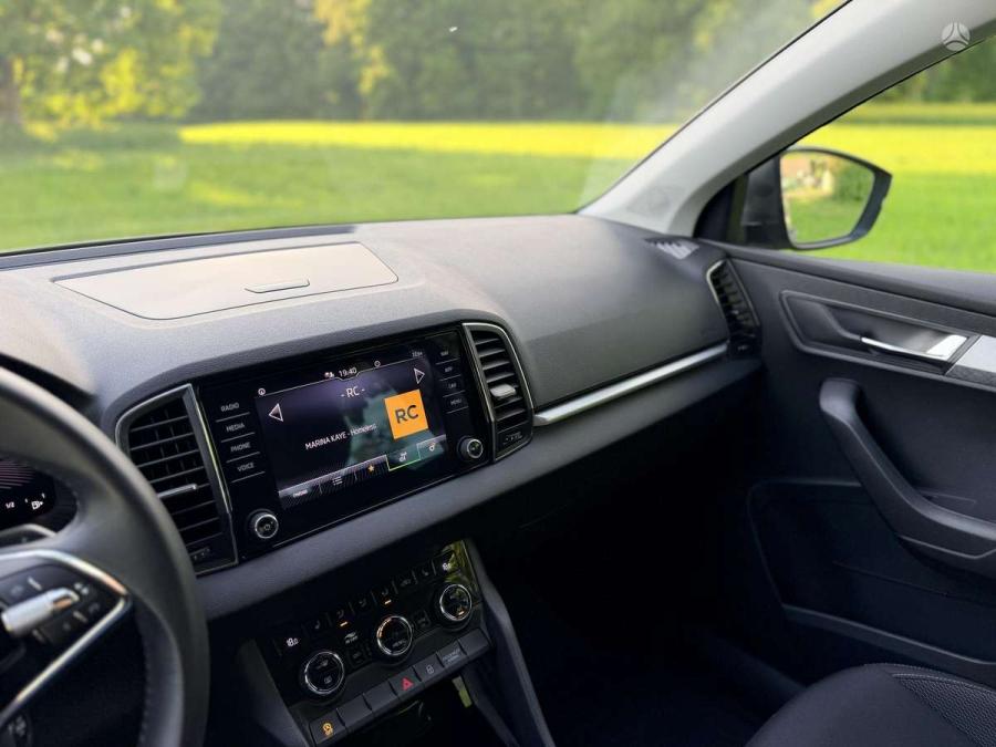 Grey Skoda Karoq 2023 in Kaunas, with an engine capacity of 1.97 L and mileage of 156 thousand km for 20500 €, photo 19 on AUTOMOTO.COM.LV