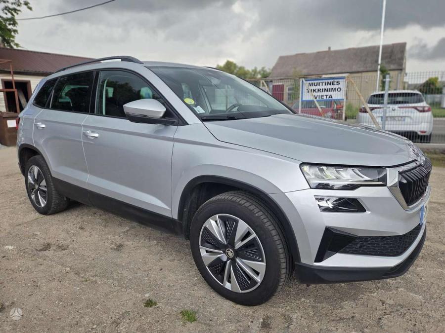Grey Skoda Karoq 2023 in Taurage, with an engine capacity of 1.97 L and mileage of 201 thousand km for 14300 €, photo 1 on AUTOMOTO.COM.LV