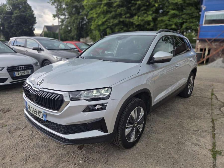 Grey Skoda Karoq 2023 in Taurage, with an engine capacity of 1.97 L and mileage of 201 thousand km for 14300 €, photo 3 on AUTOMOTO.COM.LV