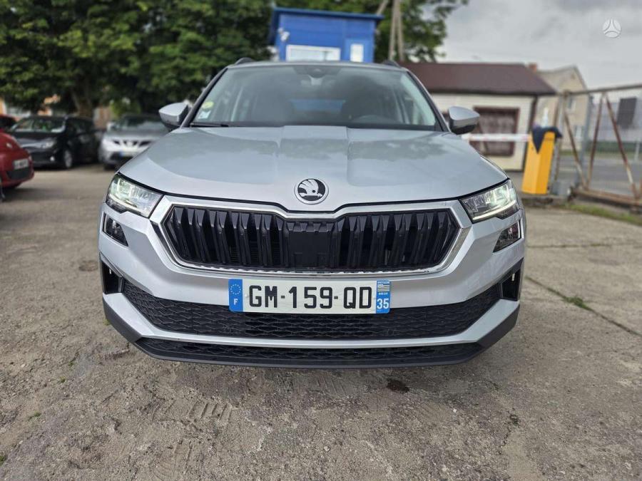Grey Skoda Karoq 2023 in Taurage, with an engine capacity of 1.97 L and mileage of 201 thousand km for 14300 €, photo 4 on AUTOMOTO.COM.LV