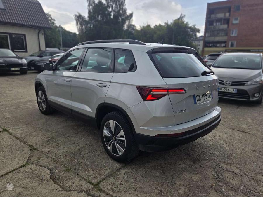 Grey Skoda Karoq 2023 in Taurage, with an engine capacity of 1.97 L and mileage of 201 thousand km for 14300 €, photo 5 on AUTOMOTO.COM.LV
