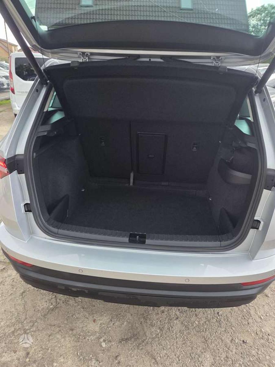 Grey Skoda Karoq 2023 in Taurage, with an engine capacity of 1.97 L and mileage of 201 thousand km for 14300 €, photo 10 on AUTOMOTO.COM.LV