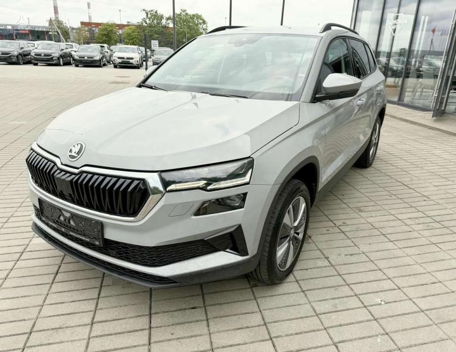 Pelēks Skoda Karoq 2023 Kauņa, ar dzinēja tilpumu 1.50 L un nobraukumu 193 tūkst. km par 19300 €, foto 1 vietnē AUTOMOTO.COM.LV