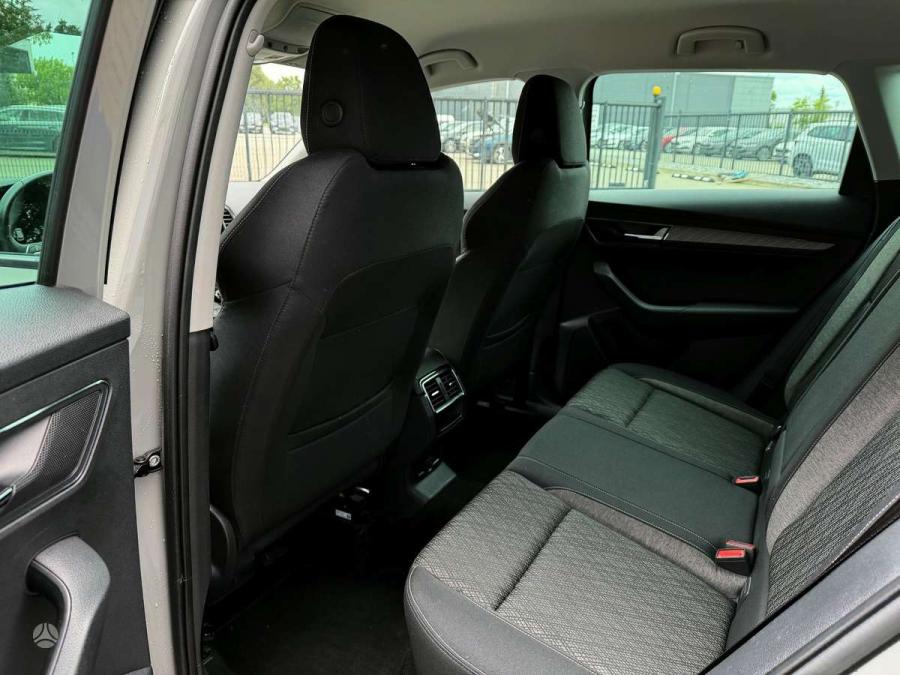 Pelēks Skoda Karoq 2023 Kauņa, ar dzinēja tilpumu 1.50 L un nobraukumu 193 tūkst. km par 19300 €, foto 17 vietnē AUTOMOTO.COM.LV
