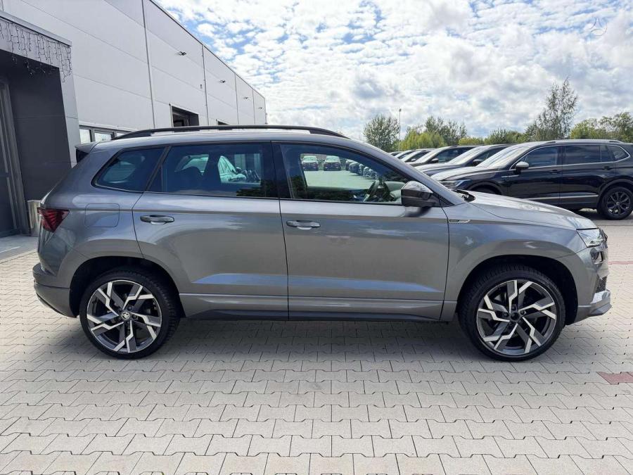Pelēks Skoda Karoq 2023 Šauļi, ar dzinēja tilpumu 1.50 L un nobraukumu 200 tūkst. km par 22990 €, foto 4 vietnē AUTOMOTO.COM.LV