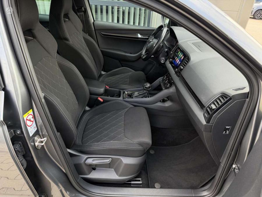 Pelēks Skoda Karoq 2023 Šauļi, ar dzinēja tilpumu 1.50 L un nobraukumu 200 tūkst. km par 22990 €, foto 18 vietnē AUTOMOTO.COM.LV