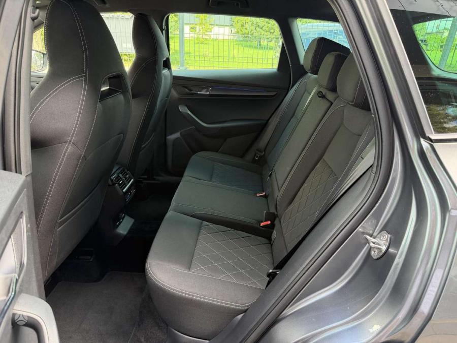 Pelēks Skoda Karoq 2023 Šauļi, ar dzinēja tilpumu 1.50 L un nobraukumu 200 tūkst. km par 22990 €, foto 21 vietnē AUTOMOTO.COM.LV