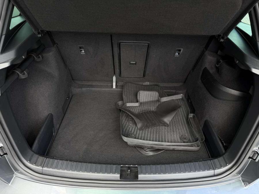 Pelēks Skoda Karoq 2023 Šauļi, ar dzinēja tilpumu 1.50 L un nobraukumu 200 tūkst. km par 22990 €, foto 22 vietnē AUTOMOTO.COM.LV