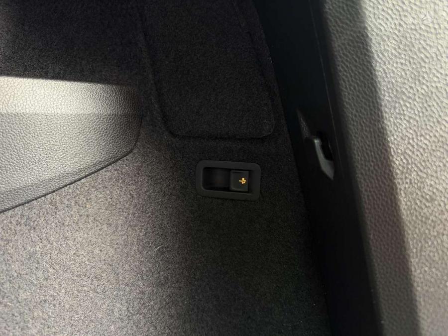 Pelēks Skoda Karoq 2023 Šauļi, ar dzinēja tilpumu 1.50 L un nobraukumu 200 tūkst. km par 22990 €, foto 23 vietnē AUTOMOTO.COM.LV