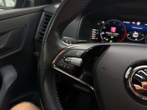 Pelēks Skoda Karoq 2023 Šauļi, ar dzinēja tilpumu 1.50 L un nobraukumu 200 tūkst. km par 22990 €, foto 27 vietnē AUTOMOTO.COM.LV